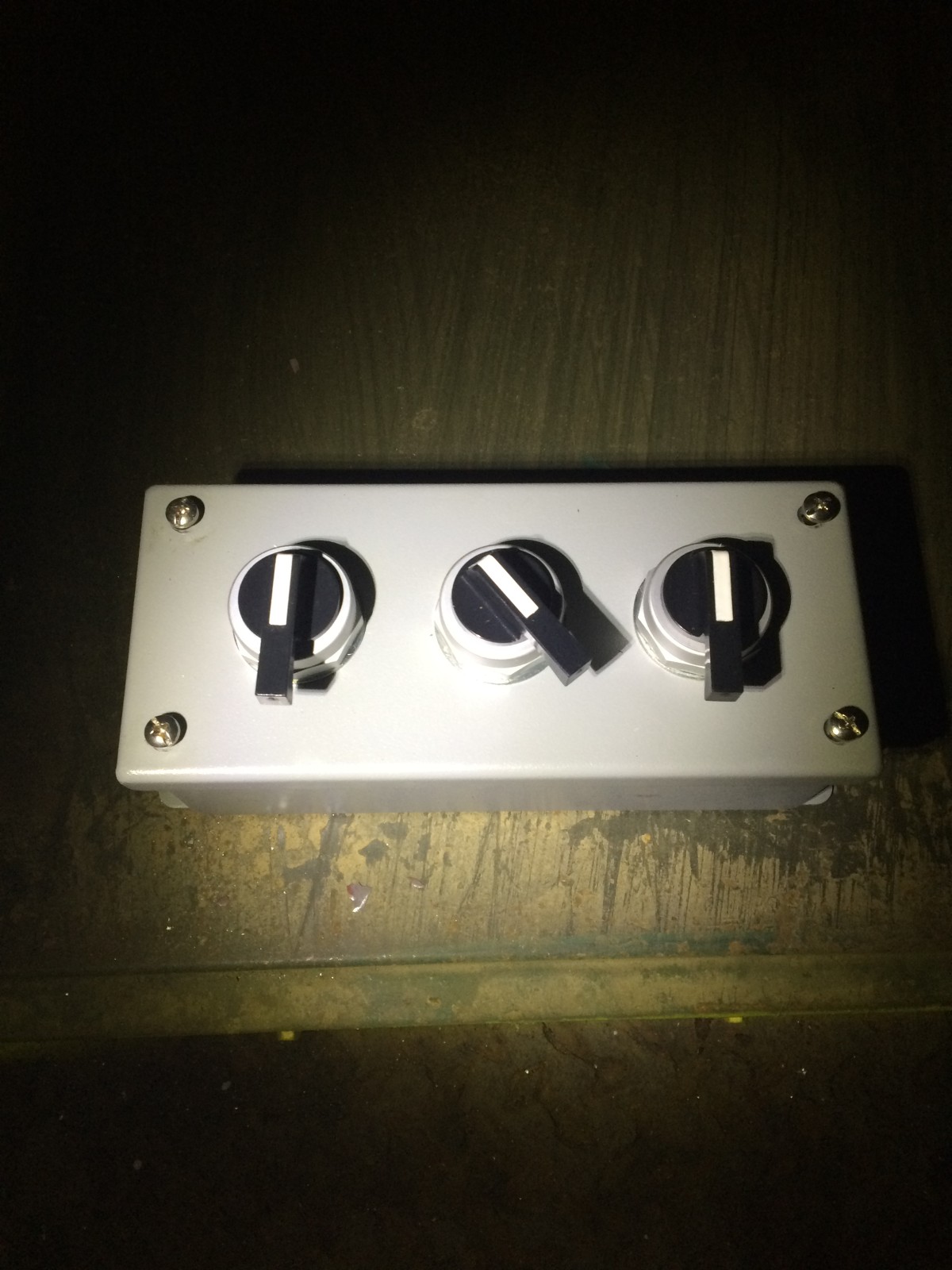 3 Switches Box | Evilusions